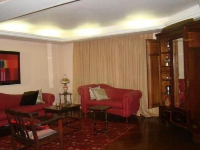 Casa de 370m² 4 dormitórios, 2 suítes e 4 vagas de garagem no bairro Espírito Santo