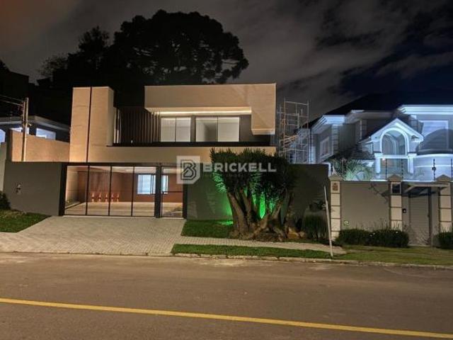 Casa de 371m² à Venda em Mercês, Curitiba – 4 Suítes, 5 Banheiros
