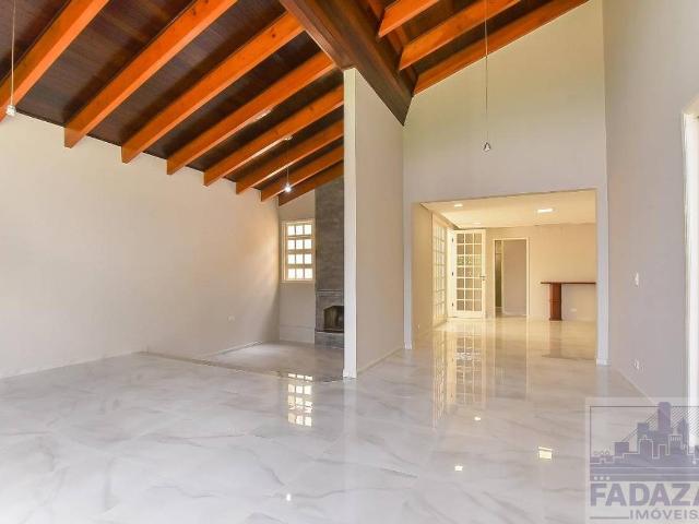 Casa de 372 m² na Emílio de Almeida Torres Campina do Siqueira Curitiba PR, aluguel por R$ 9.500/mês
