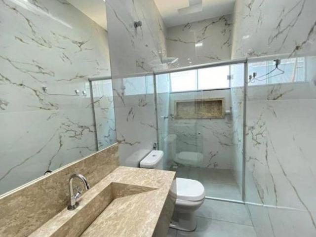 Casa de 380mt² à venda no Jardim Paiquerê com 3 suítes, 2 vagas, piscina e closet