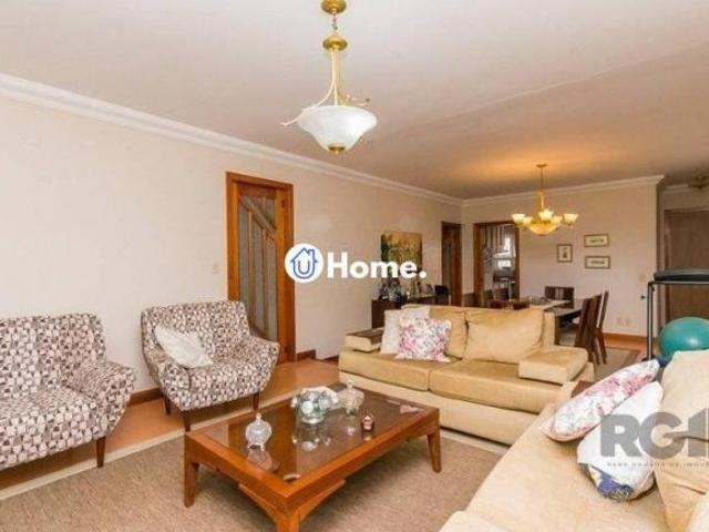 Casa de 380m² 4 dormitórios, 2 suítes, 4 vagas no bairro Bom Jesus