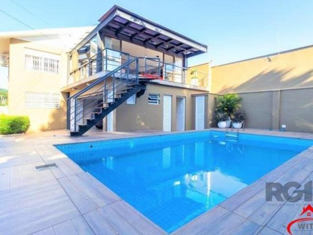 Casa de 380m², bairro Guarujá