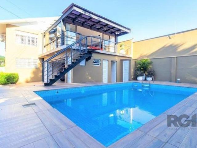 Casa de 380m², bairro Guarujá