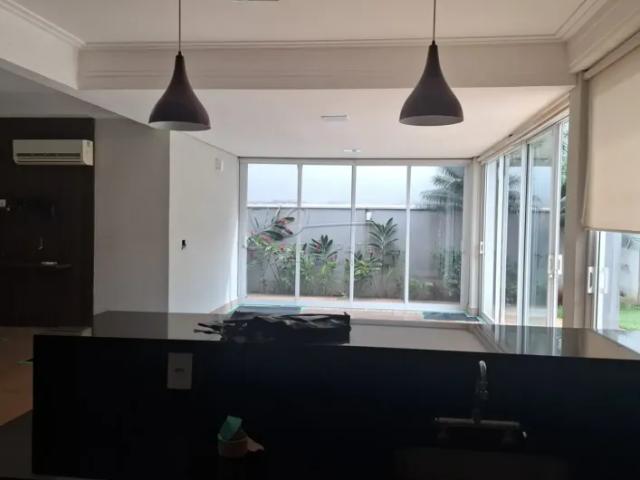 Casa de 393m² com 04 suítes para locação Jardim Botânico