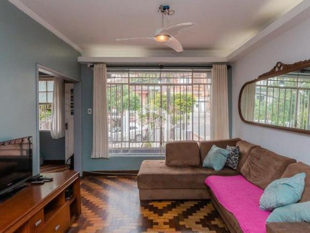 Casa de 300 m2º muito bem localizada! Bairro Petrópolis