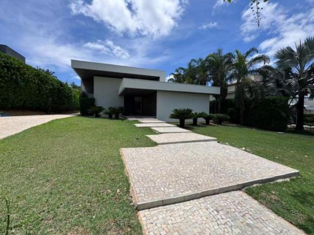 Casa de 300 m² MOBILIADA, 4 quartos+escritório, área gourmet com piscina Aldeia do Vale Goiânia GO