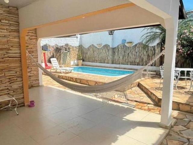 Casa de 300 m² com 4 quartos, 2 suítes, 3 vagas e área gourmet à venda na Praia dos Sonhos