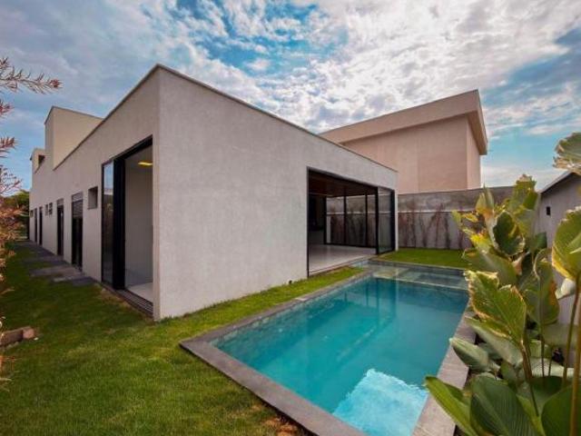 Casa de 300 m² com 04 suítes à venda por R$ 4.500.000,00 Jardins Itália Goiânia GO