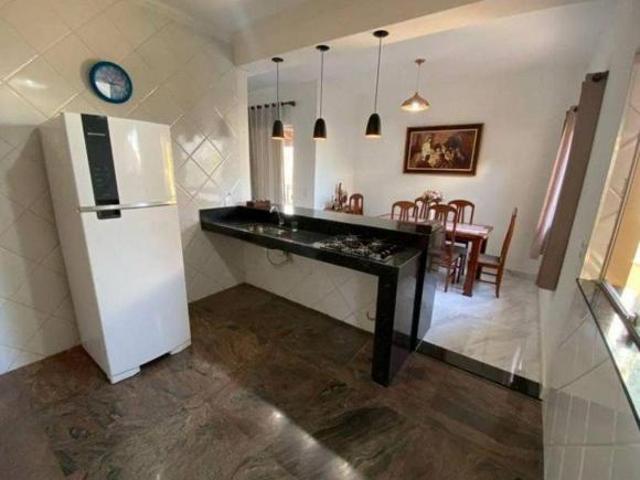 Casa de 300 m² com 3 quartos, 1 suíte, área gourmet, 2 vagas à venda no Jardim Aeroporto
