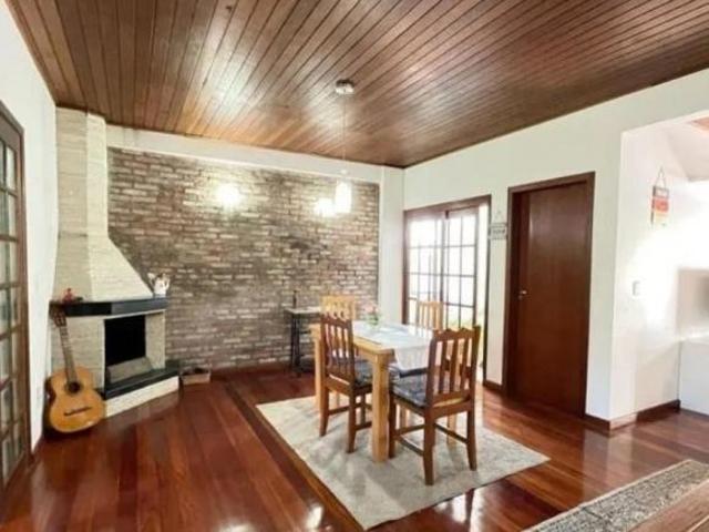 CASA DE 310M² COM CHURRASQUEIRA E HIDROMASSAGEM SARANDI