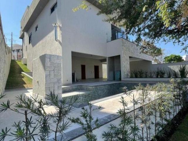 Casa de 319 m² com 03 suítes à venda por R$ 2.990.000 no Condomínio do Lago Goiânia/GO