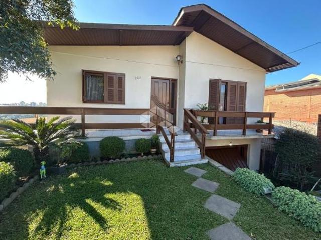 Casa de 3 andares no bairro 1º de Maio em Farroupilha