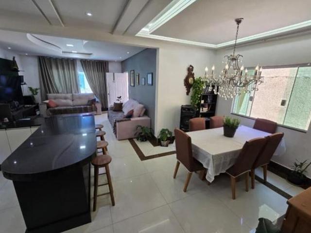 Casa de 3 Dorm c/ 2 suítes, 3 vagas, PISCINA, 150 m² de área útil. BAIRRO: SOLEMAR