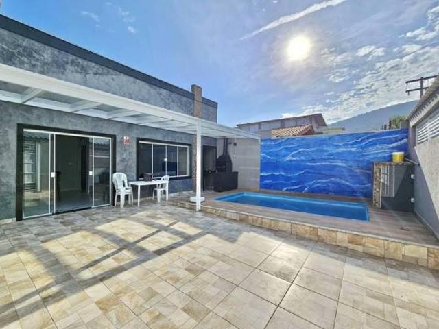 Casa de 3 Dorm c/ 3 suítes, 2 vagas, PISCINA, 145 m² de área útil. BAIRRO: SOLEMAR