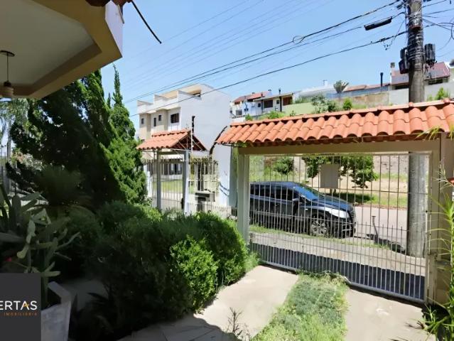 Casa de 3 dormitórios com 205m² à Venda no Bairro Hípica