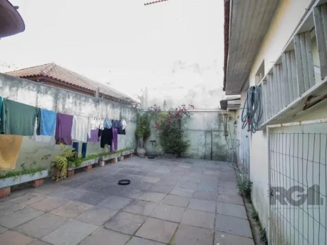 Casa de 3 dormitórios no bairro Santa Maria Goretti