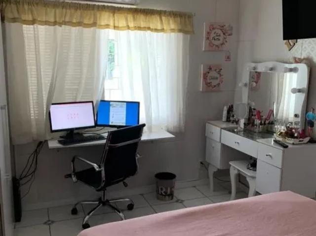 Casa de 3 dormitórios e 2 vagas no bairro Sarandi