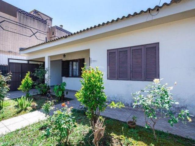 Casa de 3 dormitórios, 3 vagas no bairro Vila Ipiranga