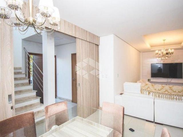 Casa de 3 dormitórios, 3 banheiros e 2 vagas de garagem