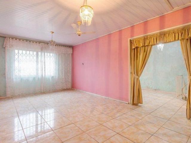 Casa de 3 dormitórios, 4 banheiros e 3 vagas de garagem no bairro Agronomia