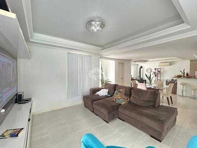 Casa de 3 dormitórios, com amplo pátio e piscina, no bairro Higienópolis!