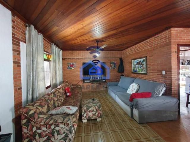 Casa de 3 dormitórios com edícula à venda no bairro do Sumaré em Caraguatatuba, SP