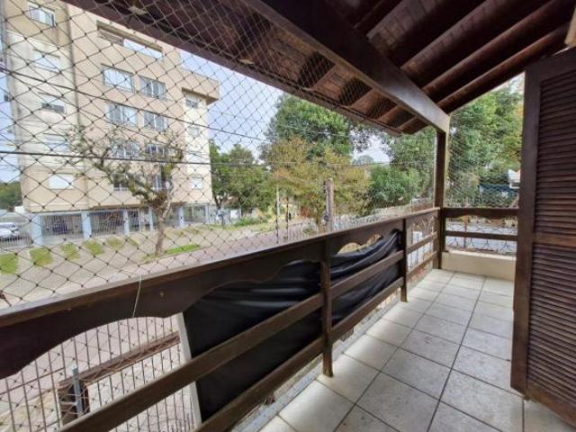 Casa de 3 dormitórios com piscina no bairro Teresópolis