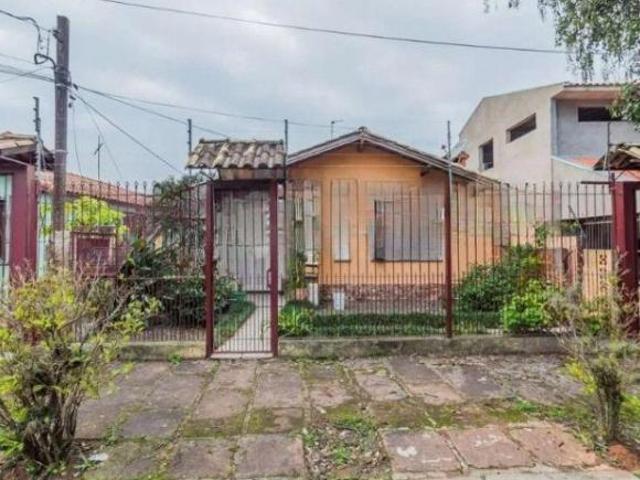 Casa de 3 dormitórios, com suíte, banheiro social, 2 apartamentos de 1 dormitório nos fundos,vag