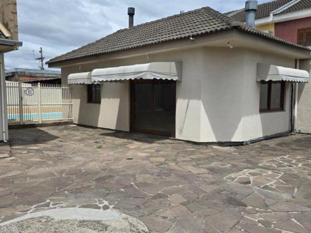 Casa de 3 dormitórios com uma vaga de garagem no bairro Niterói Canoas