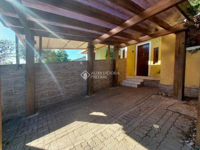 Casa de 3 dormitórios com vaga coberta