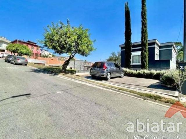Casa de 3 dormitórios com 170m² e vaga de garagem Pitas
