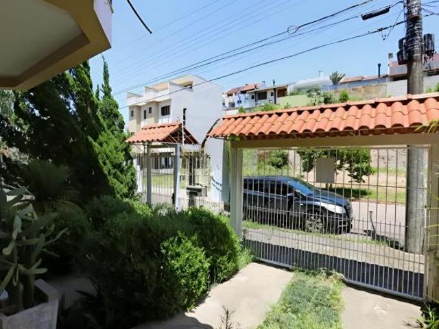 Casa de 3 dormitórios com 205m² à Venda no Bairro Hípica