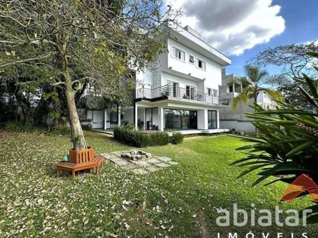 Casa de 3 dormitórios com 3 suítes de 360m² e vaga de garagem Terras do Madeira