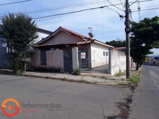 Casa de 3 dormitórios à venda com Galpão de 65 m² com escritório a 5 minutos do centro da cidade