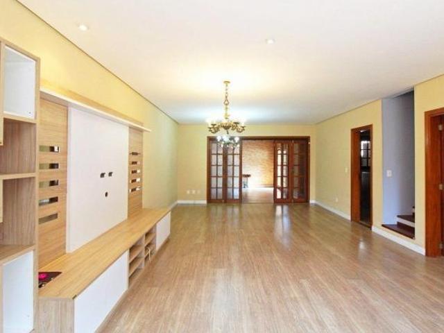 Casa de 3 dormitórios a venda no bairro Guarujá, Porto Alegre