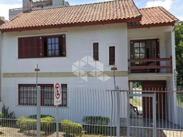 Casa de 3 dormitórios a venda no Bairro Passo da Areia em Porto Alegre/RS