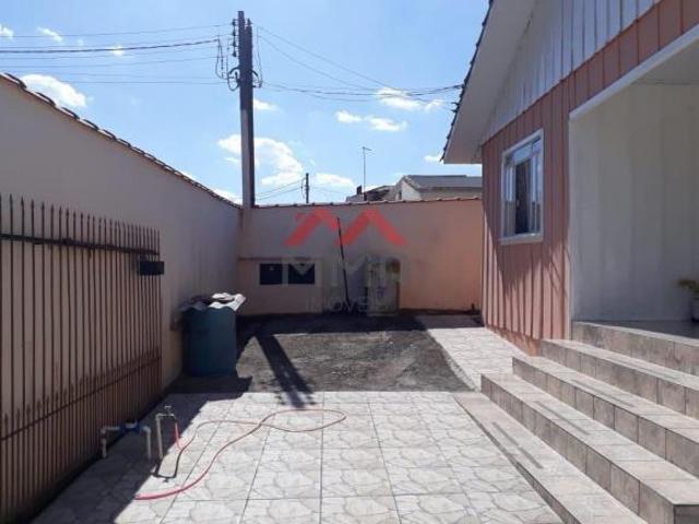 CASA DE 3 DORMITÓRIOS A VENDA NO PINHEIRINHO COM TERRENO GRANDE