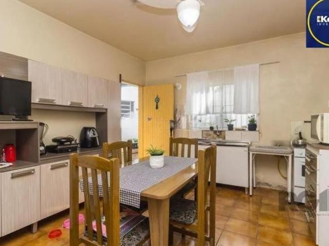 Casa de 3 dormitórios, bairro Sarandi