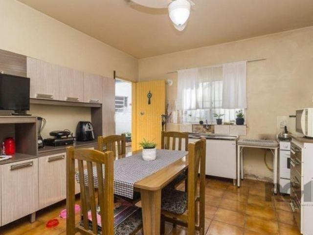 Casa de 3 dormitórios, bairro Sarandi