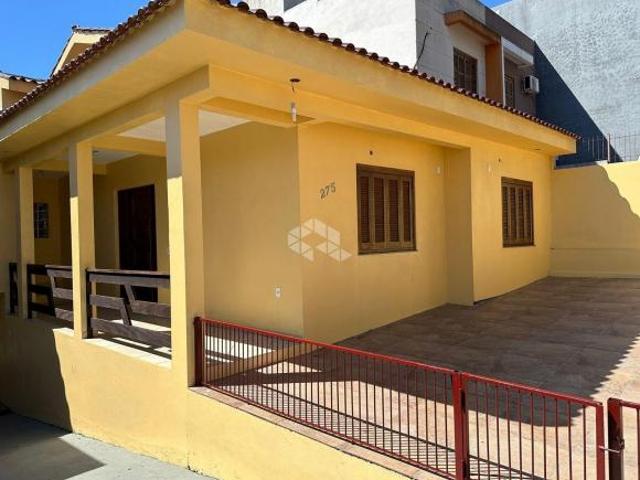 Casa de 3 dormitórios desocupada na Lomba do Pinheiro em Porto Alegre