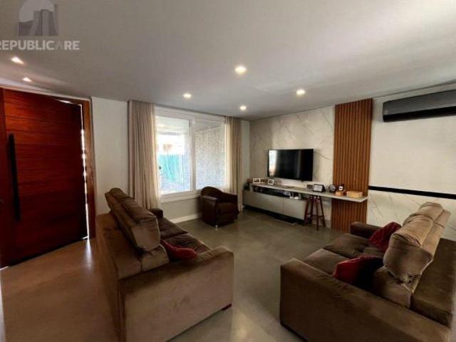 Casa de 3 dormitórios e 4 vagas de garagem em Gravataí