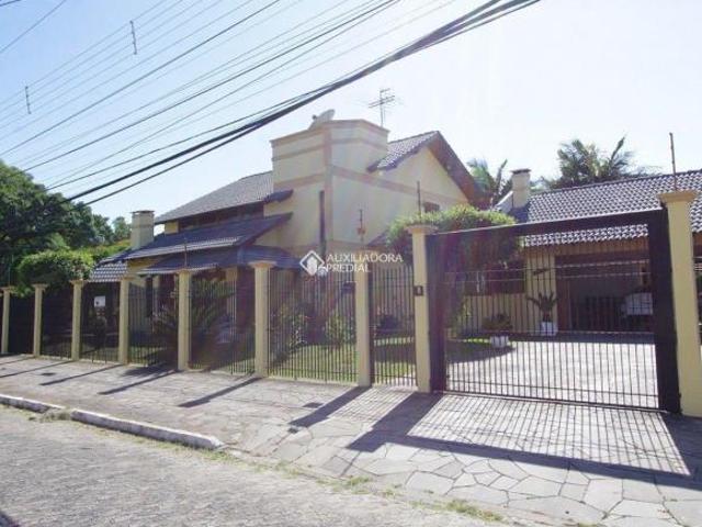 Casa de 3 dormitórios e área gourmet com piscina Conforto, privacidade e segurança no bairro São J