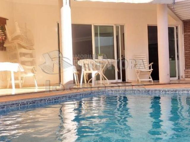 Casa de 3 dormitórios e Piscina Aquecida no Parque Residencial Damha III