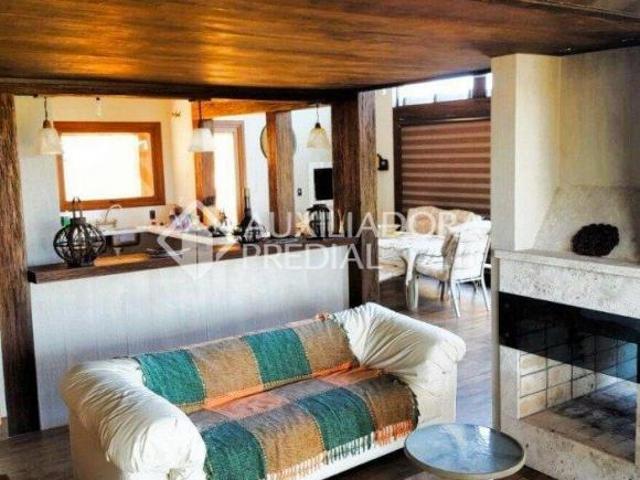Casa de 3 dormitórios em Torres