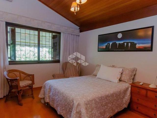 Casa de 3 dormitórios junto ao Iguatemi