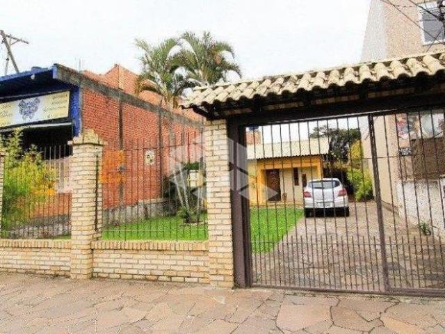 Casa de 3 dormitórios no bairro Niterói