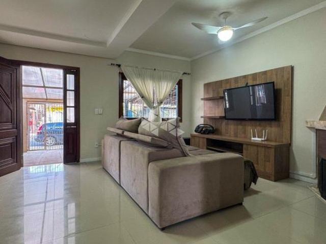 Casa de 3 dormitórios no bairro Hípica