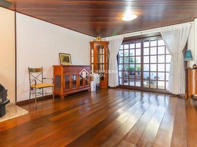Casa de 3 dormitórios no Bairro Ipanema!