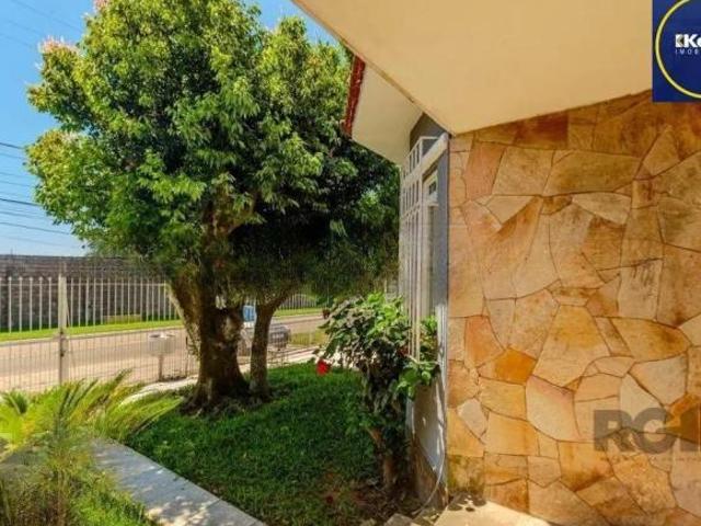 Casa de 3 dormitórios no bairro Rubem Berta