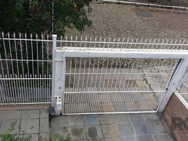 Casa de 3 dormitórios no bairro Sarandi